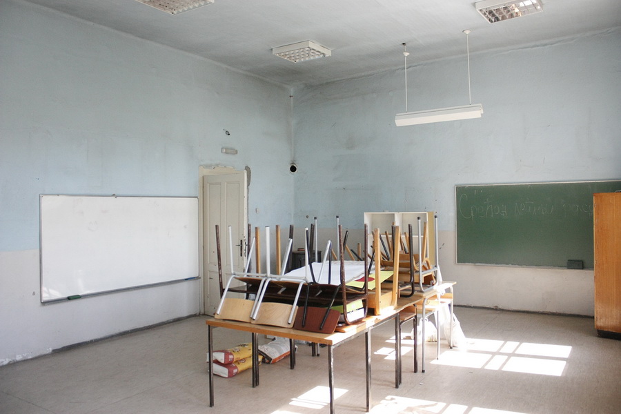 Školski portal ‐ Vesti iz škola ‐ Okrečene sve učionice i hodnici škole